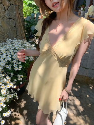 “蜜糖软香玉”重磅真丝 光泽感温柔纯欲蕾丝拼接V领连衣裙
