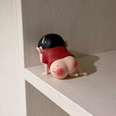 可爱家居车载摆件EMO屁股打肿蜡笔小新手办盲盒玩具潮玩公仔礼物