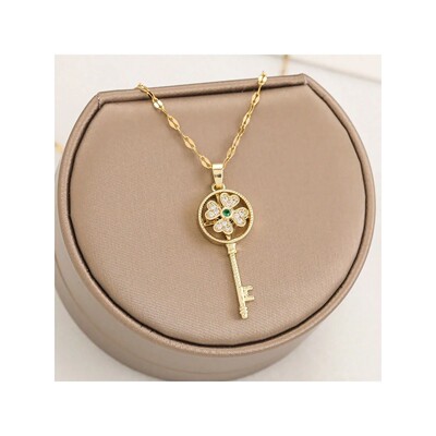 Luxurious Rotatable Four-Leaf Clover Key Pendant Necklace Li