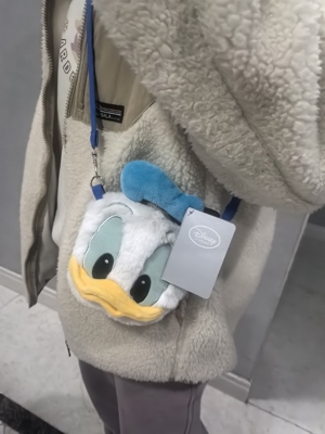迪士尼唐老鸭扭扭屁股生气包弃包斜挎单肩包圣诞节礼物毛绒玩具