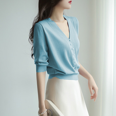 v领珍珠扣泡泡袖针织衫