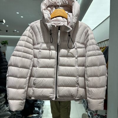 小艺欧货女装2026冬季韩版轻薄短款连帽90白鸭绒保暖羽绒服26008