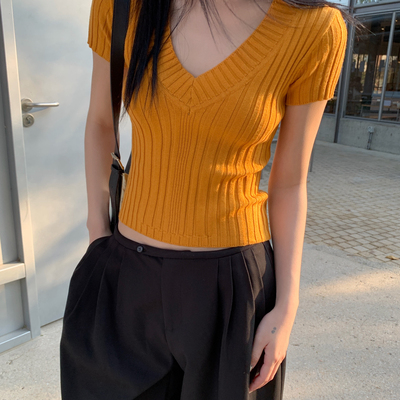 DMW BOUTIQUE-欲性感大v领小女人显瘦弹力短袖打底针织衫XYDM028