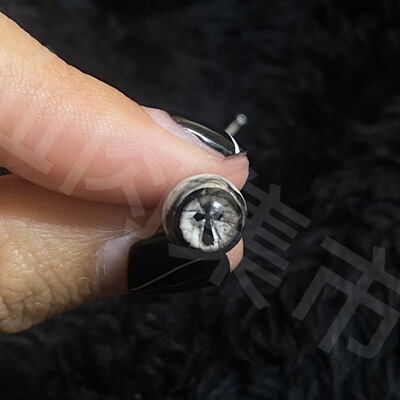 圣剑钛合金内螺旋黑色十字架眼球耳钉朋克摇滚小众耳钉