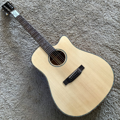 高品质无标 41寸云杉木桃花心全单板民谣木吉他 D桶原木色 缺角
