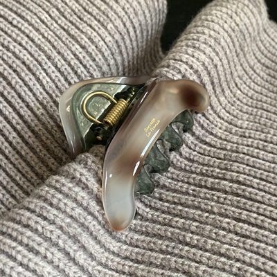 秋日逛书店就缺这抓夹韩系高级设计感秋冬不卷发质感太舒服超值了