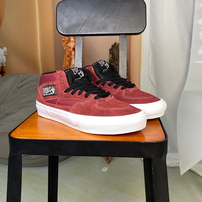 VANS范斯中帮酒红色专业滑板鞋