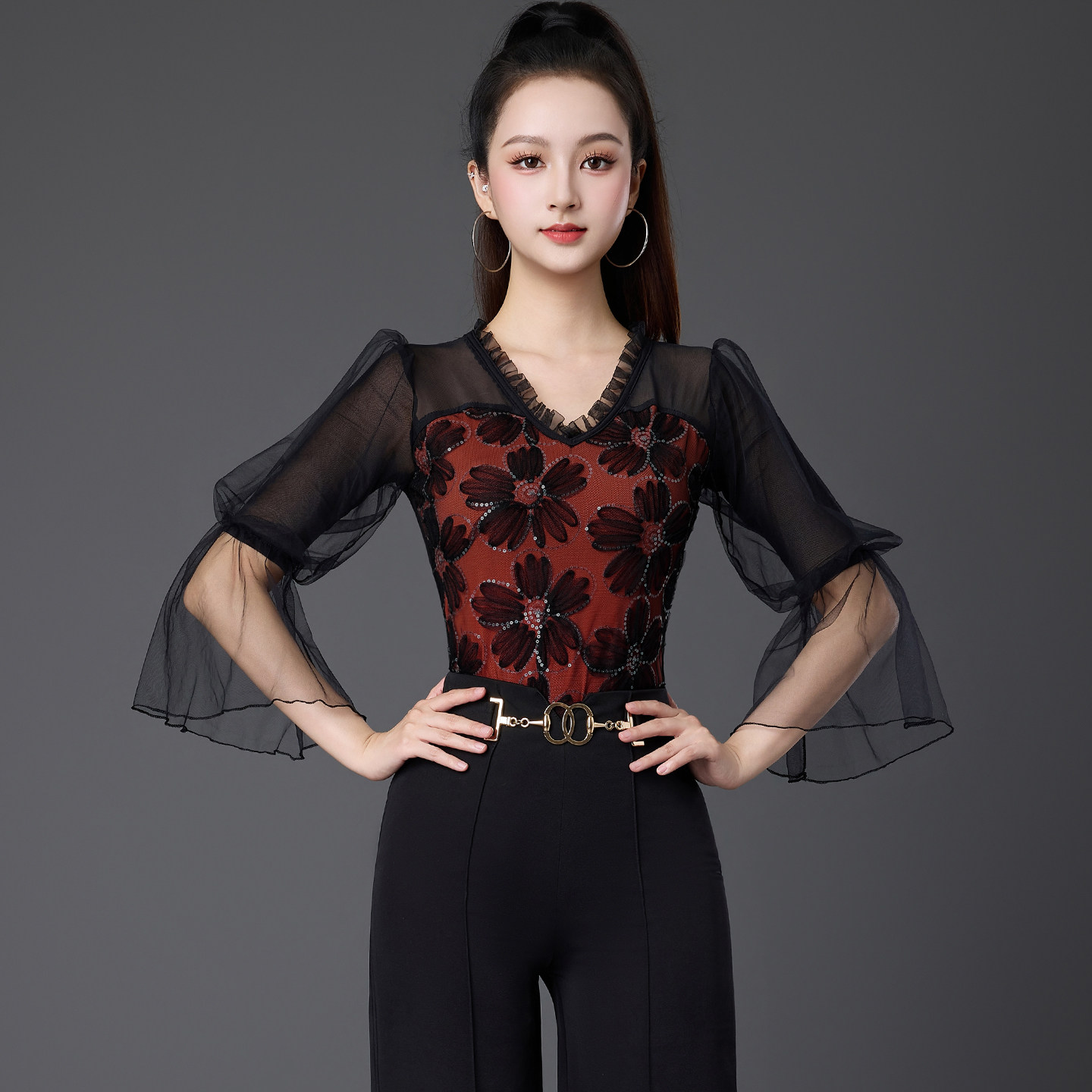 拉丁舞上衣练功服2026年新款女摩登国标交谊际跳舞蹈花朵连体中袖