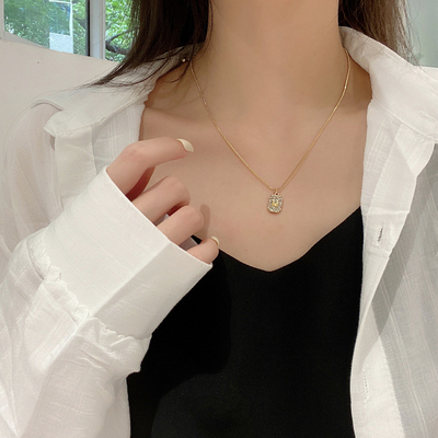 m字母宝石方牌吊坠高级精致颈链