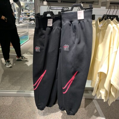 耐克女子龙年卫裤跑步运动训练大勾子宽松束口长裤FZ6558-010-133