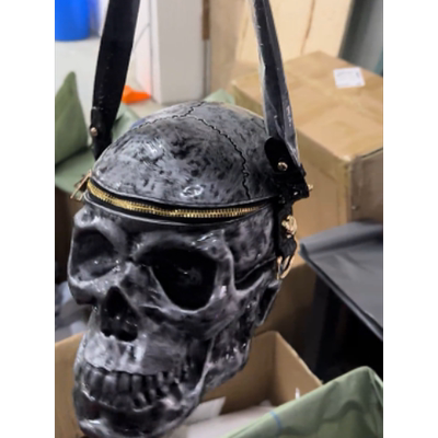2025创意搞怪个性小众包包恶搞鬼头包金属骷髅头斜挎包单肩包男女