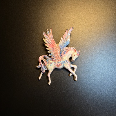 开花的橄榄 Vintage古着 粉色马年飞马胸针