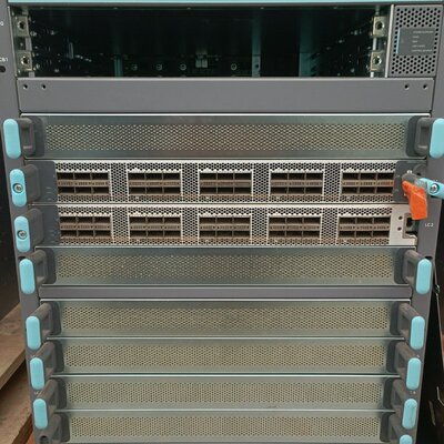 议价juniper QFX10008 高密度100G骨干汇聚交可维修