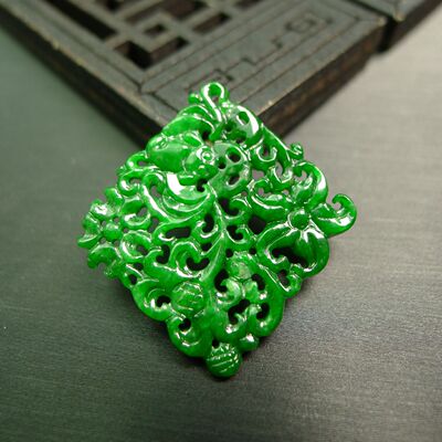 #1553满色辣绿天然A货翡翠复古缕空雕花福在眼前菱形吊坠花片