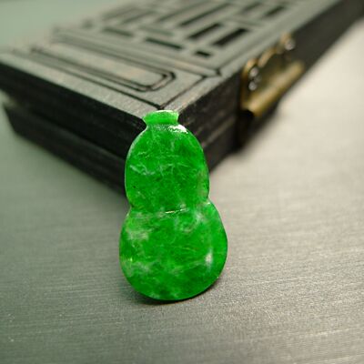 辣绿天然A货翡翠葫芦戒面