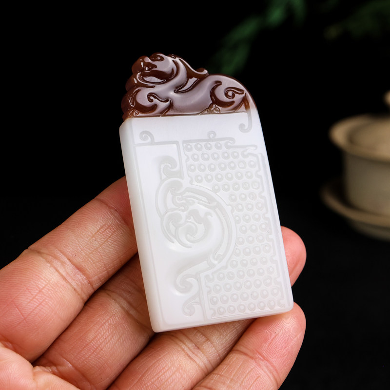 天然新疆和田玉糖料龙凤佩吊坠龙凤呈祥糖玉项链挂件平安牌大号
