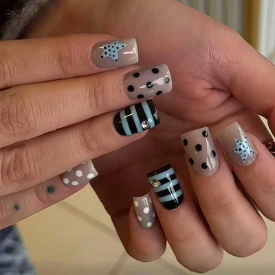 甜酷撞色星星短款美甲