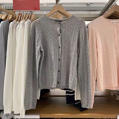 2026春季新品女装纽花圆领针织开衫/毛衣毛衫外套481477 488123