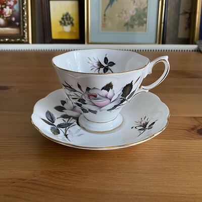 Royal Albert 皇家阿尔伯特 女王信使 描金骨瓷咖啡杯 中古午茶杯