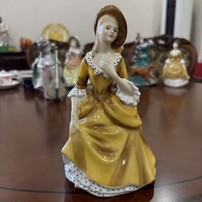 Royal Doulton 皇家道尔顿 1968年 Sandra桑德拉西洋收藏瓷偶摆件