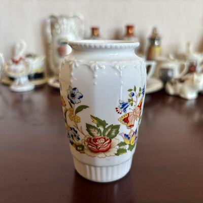 AYNSLEY 安兹丽 COTTAGE GARDEN 村舍花园摆件浮雕小花瓶 骨瓷瓶