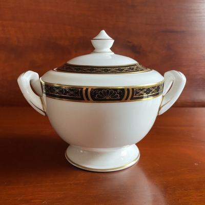 Royal Worcester 1979年 皇家伍斯特糖罐盖罐 Mountbatten 骨瓷缸