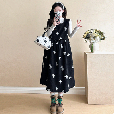 高级感孕妇秋季刺绣蝴蝶结小黑裙