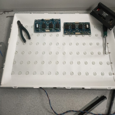 广告机LC320DUE(SF)(R1)灯条CRD320S14K背光拼接屏恒流板DZ-GL060