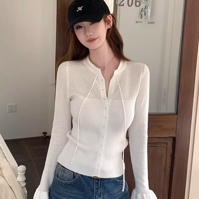 韩系白色荷叶边镂空针织打底衫