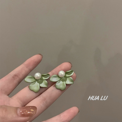 HUALU-浪漫邂逅 独特淡绿白色花朵甜美气质珍珠花瓣耳环耳夹女