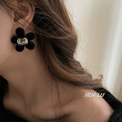 植绒黑色花朵耳环女2023年新款
