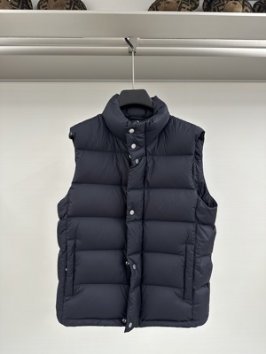 Cavalli Class 25秋冬新款 男士百搭纯色立领羽绒马甲CM152E4721