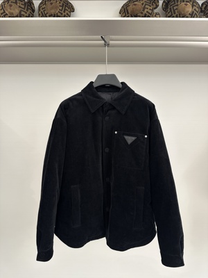 Cavalli Class 25秋冬新款 男士倒三角标翻领羽绒服CM152E4661