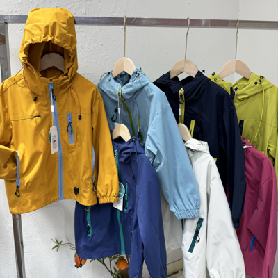 男女童户外轻量三防软壳冲锋衣