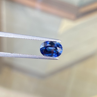 阳光下拍图视频无烧皇家蓝宝石2.41ct、6.13x8.46mm全净英文大证