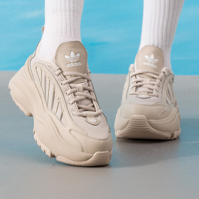 阿迪女低帮舒适防滑休闲鞋