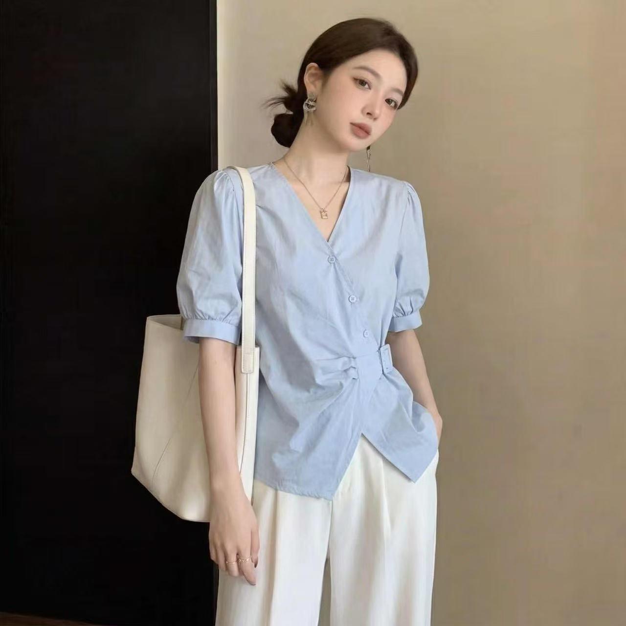 设计感不规则v领短袖衬衫女2026夏大码胖mm收腰显瘦独特漂亮上衣