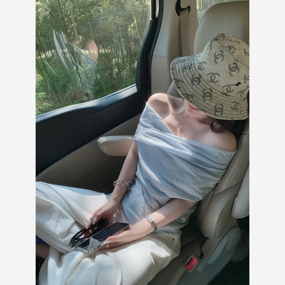 Here yaya shop 5.20 20:00 奶芙雪顶绝美氛围感天丝衬衫露肩上衣