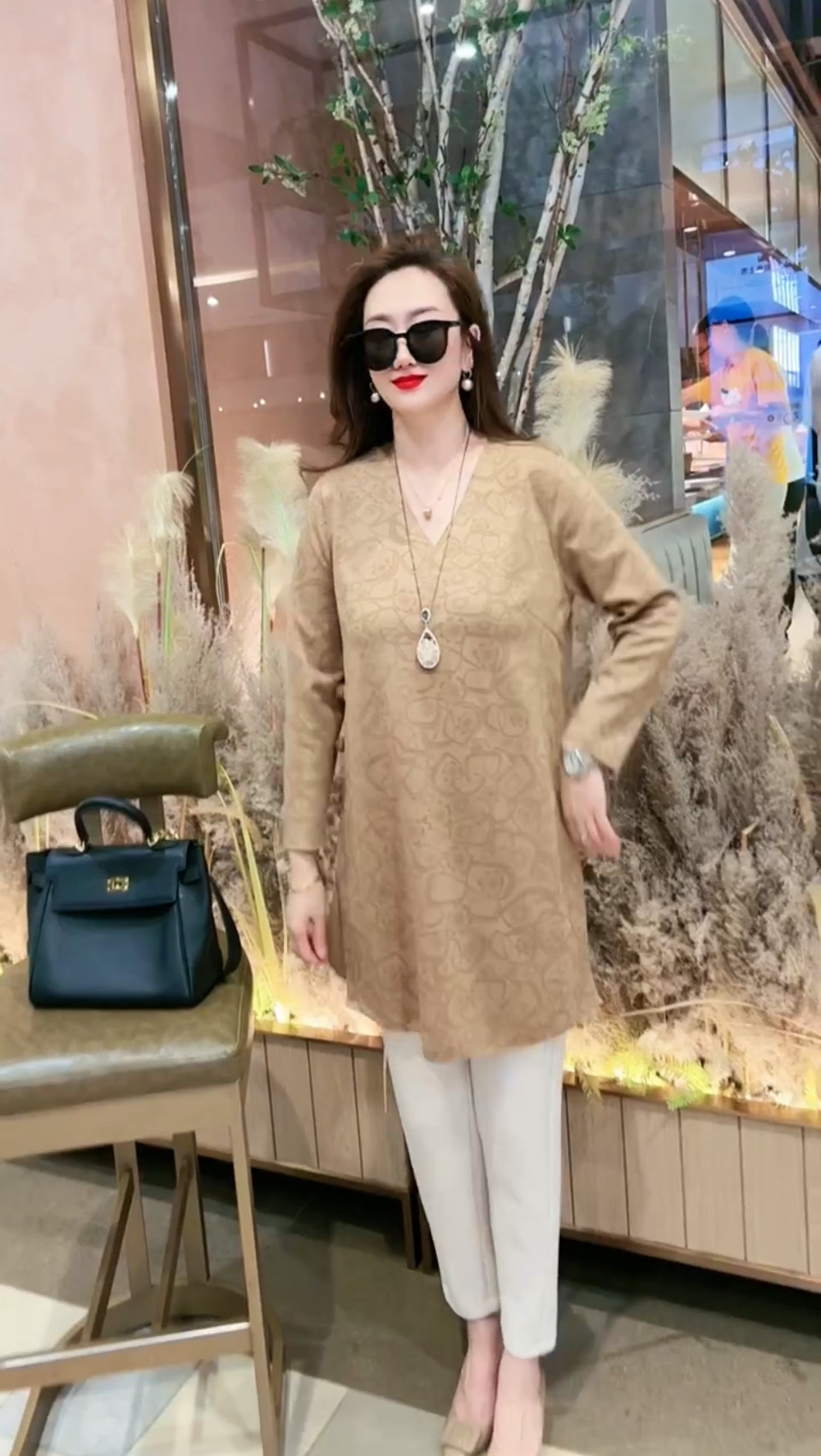 春秋爆款V领复古提花中长款衬衫高端洋气宽松中老年妈妈装打底衫