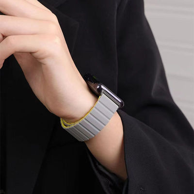 适用华为fit4/ 3新款磁吸硅胶watchFIT5/4/3时尚雅致双色5pro腕带