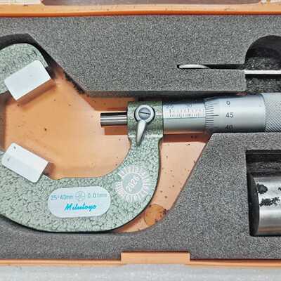 Mitutoyo 114103 VAnvil Micrometer 2540mm  CALIBRATED THROUGH