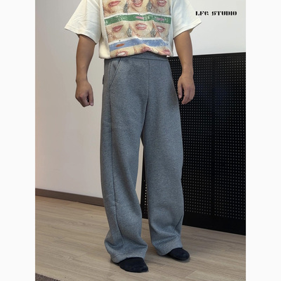 加绒镰刀裤手感厚实有分量