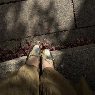 柳上浅金黄意大利手工芭蕾舞鞋