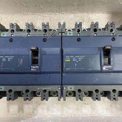 议价 EZD250E 4P200A塑壳断路器 正品拆机 成色
