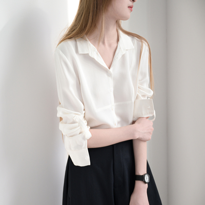 薄雾柔光奶白衬衫女chic上衣衬肤