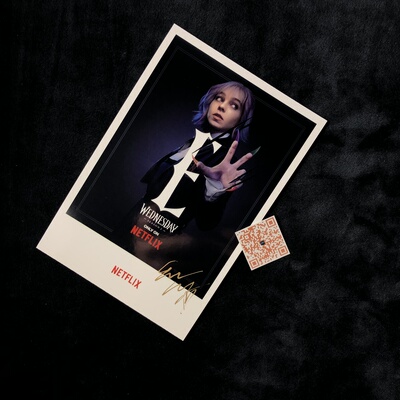 星期三 2 Wednesday 2 艾玛迈尔斯 Emma Myers 亲笔签名照片