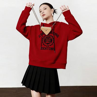 巨好看的加绒连帽字母印花红色卫衣女款2026新款秋冬季宽松慵懒风