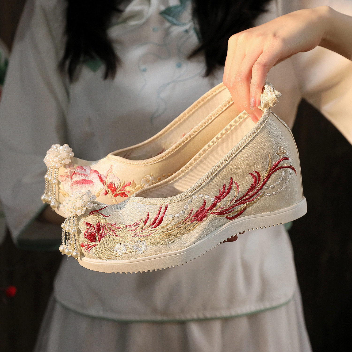 新款汉服鞋子女学生古风绣花鞋女搭配汉服内增高古风鞋汉元素布鞋
