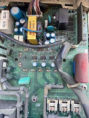 安川a1000变频器cimr-ab4a0031faa通电