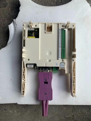 施耐德变频器VW3A3521控制卡实物拍摄成色漂亮拆机